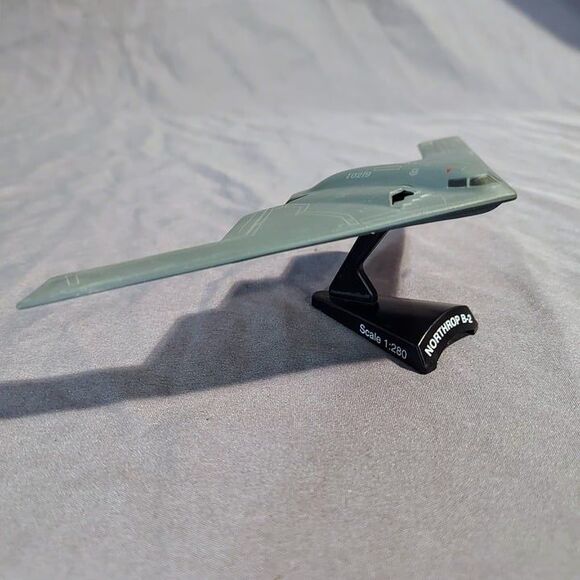 Office | Northrop B2 Stealth Bomber Aircraft Model Air Force Scale 128 ...